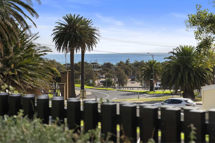 Horizon Bliss | Bay Views & Rooftop Spa - Frankston