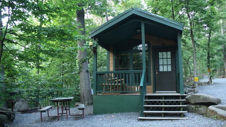 Cozy Cottage W/ Fire Pit | Sleeps 5 Gettysburg Koa - Gettysburg, PA