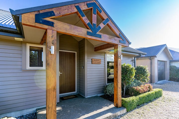 Fairway Cottage - Views Of The Golf Course! - Hanmer Springs
