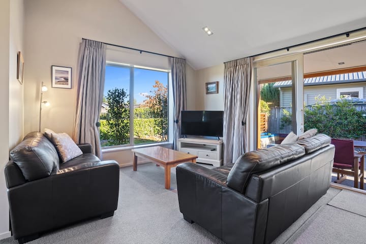 Fairway Cottage - Views Of The Golf Course! - Hanmer Springs