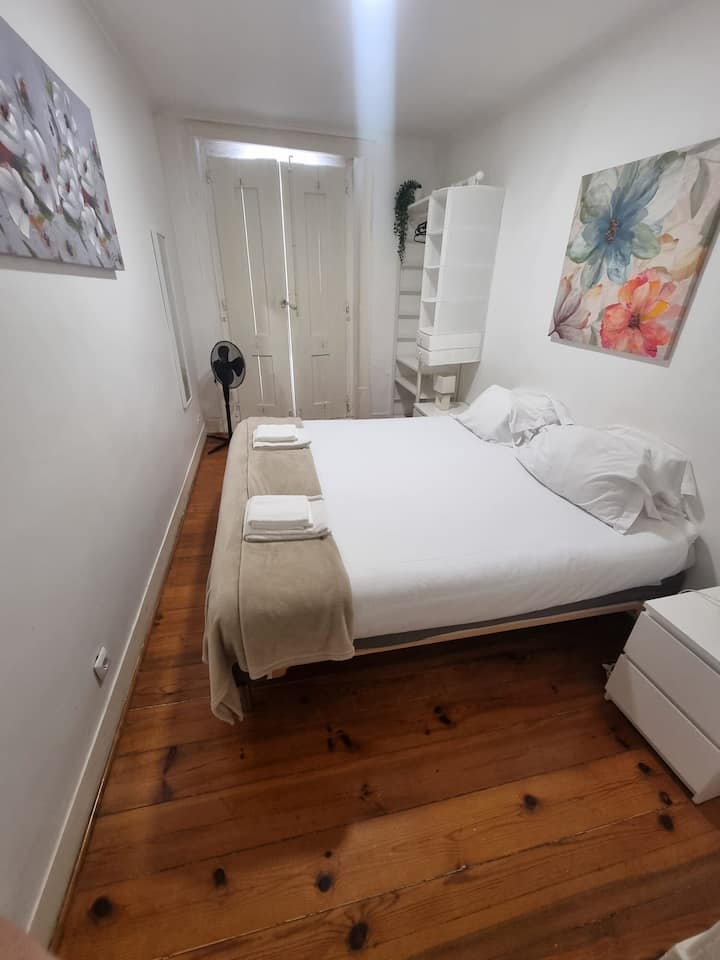 Elegant 3br Baixa Flat With River Views - Lisbon