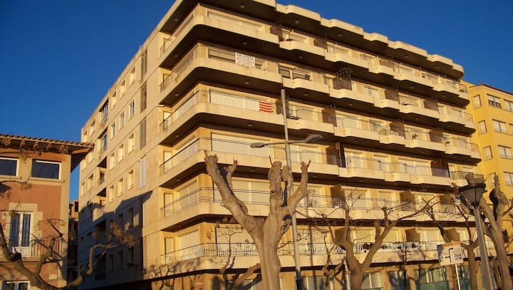 Edif. Alborada- C/ Mallorca, 2 , 5é B + Parquing 1 - Palamós