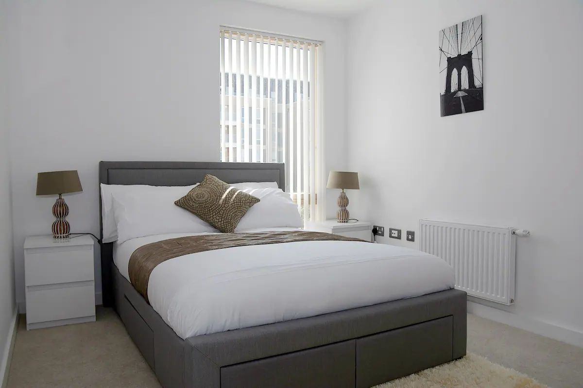 Near Dlr Station-family-sleeps 4-pets-parking - Ilford