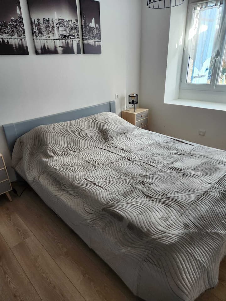 Chambre Double Avec Salle De Bain Sur Le Palier - Nontron