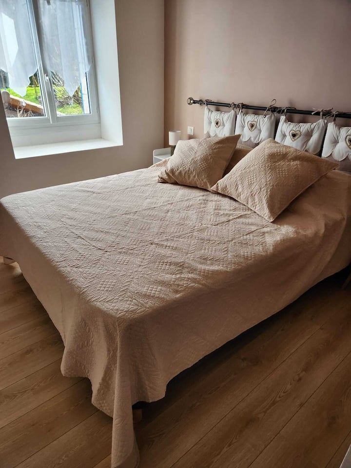 Chambre Double Confort Sdb Sur Le Palier - Nontron