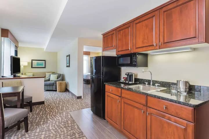 1br King | Wyndham Buffalo Dt | Longer Stay Ready - Buffalo, NY