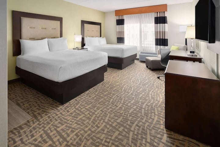 2 Queen | Wyndham Buffalo Dt | Group Friendly - Buffalo, NY