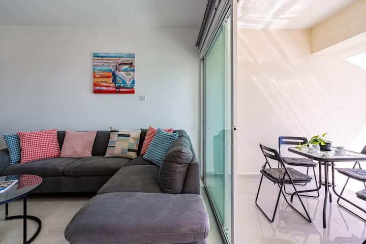 Andrea 3-bedroom Apt In Mackenzie W/ Pool - Larnaca