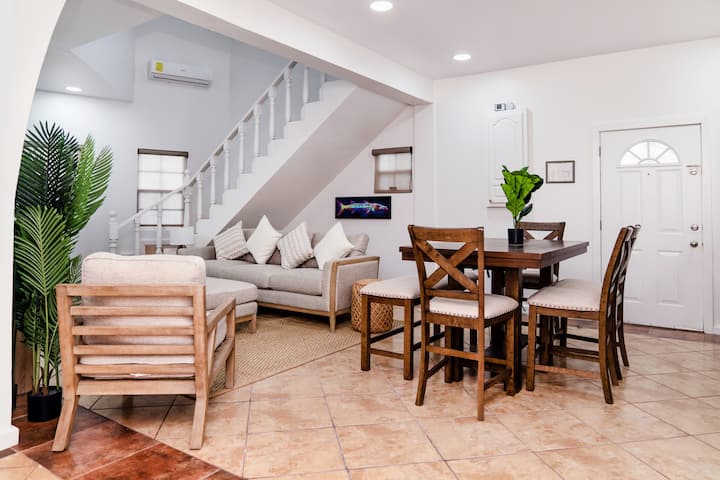Newly Updated 5br Villa | Pool + Rooftop Deck - Belize