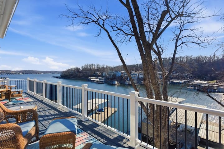 Lakefront Home With Private Dock - Lake Ozark, MO