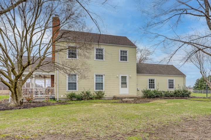 Sandusky Adventure Hub: Patios, Grill + Yard! - Bellevue, OH