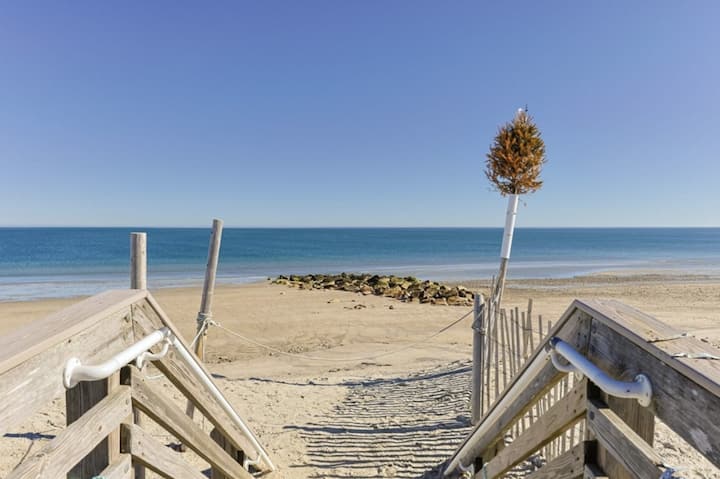 Walk To Town Neck Beach! - Sandwich, MA