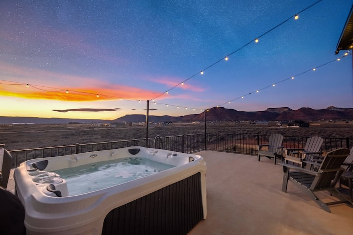 Kanab Desert Escape | Hot Tub, Stargazing, Views - United States