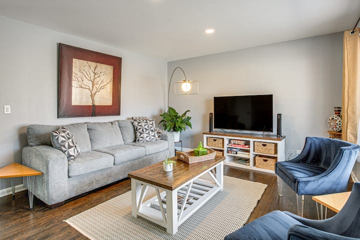 Family Friendly! Spacious Lakewood Haven W/ Yard - Lakewood, CO