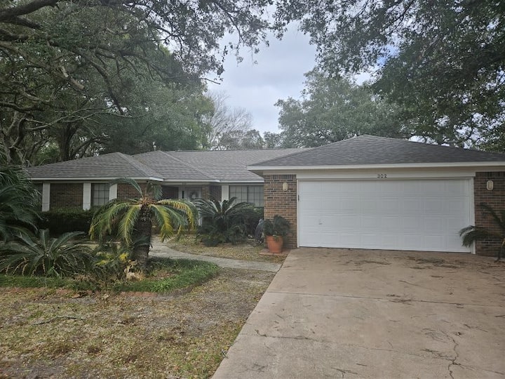 Cozy Pet Friendly Home Near The Beach And Shopping - Gulf Breeze, FL
