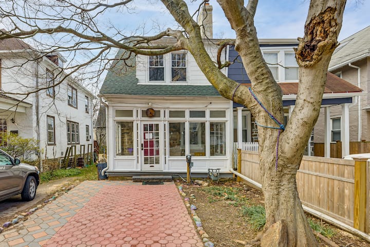 Walk To Suburban Square! Ardmore Home W/ Deck - Ardmore, PA