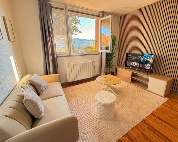 La Voie De Noëlle · Parking Gratuit, Tv Connecté - Vaulx-en-Velin