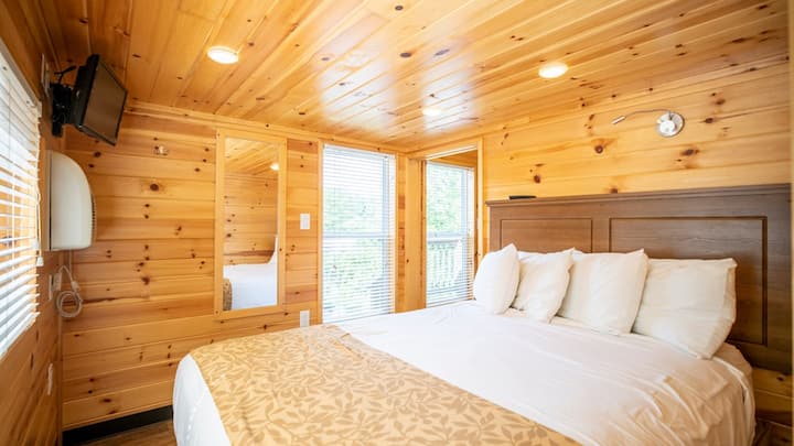 Deluxe Cabin Getaway Sheridan Koa - Sheridan, WY