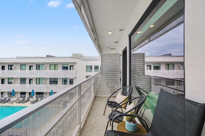 Trendy Condo For 4 W Shared Pool, Near The Gulch! - Nashville, TN