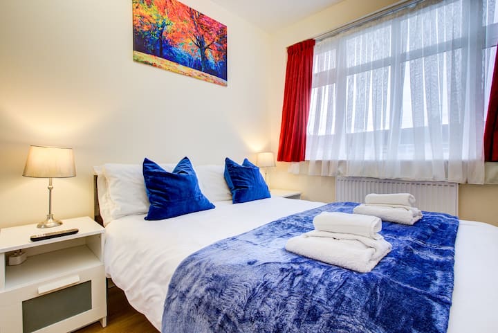 1 Bed Studio - Sleeps 2 - Garden & Free Parking - Chingford
