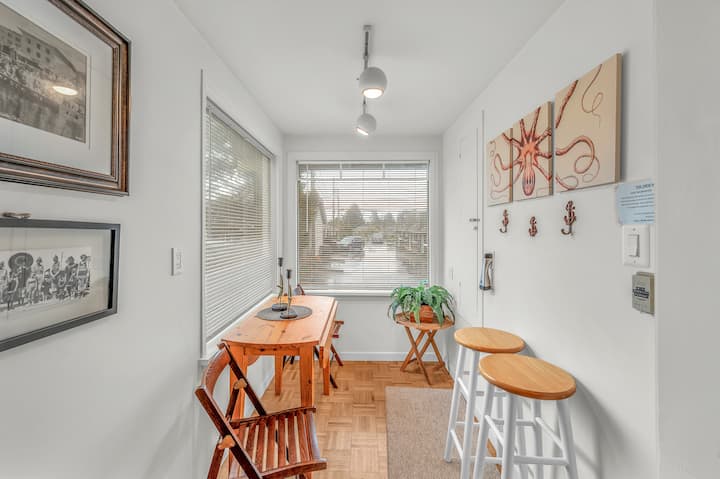 Promenade Home, Steps From The Beach, Large Deck - Seaside, OR