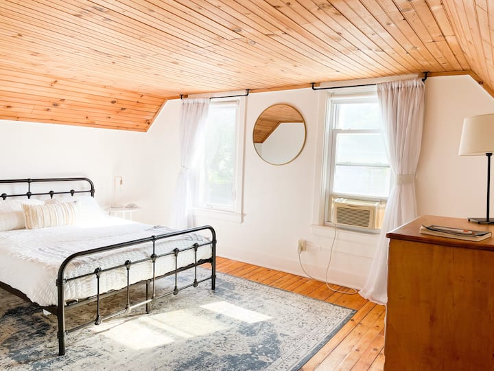 The Lookout At 148: A Cozy Haven In Winooski - Burlington, VT