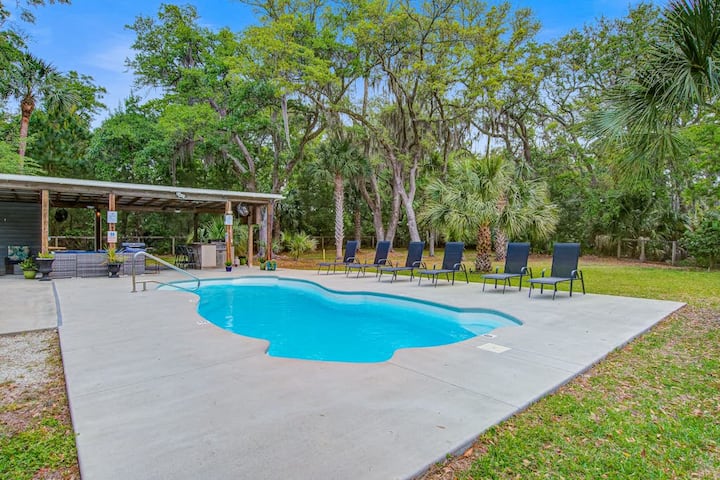 Hidden Oasis Home With Game Room, Saltwater Pool A - Edisto Beach, SC