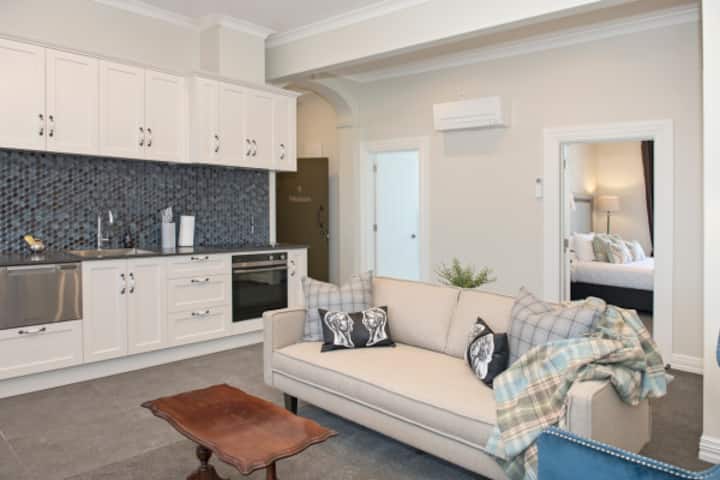 Heaton Apartment - The Empire Hotel - 提馬魯