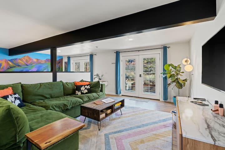 Spacious Studio (Sleeps 7): Pool Table, Dart Board - Durango, CO