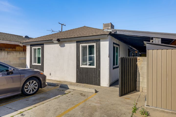 Cozy & Convenient Condo In Compton, Pets Welcome! - Compton, CA