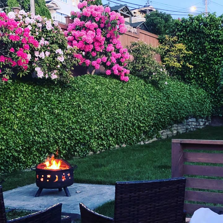 Garden Retreat • Deck Dining + Fire Pit - Bainbridge Island, WA