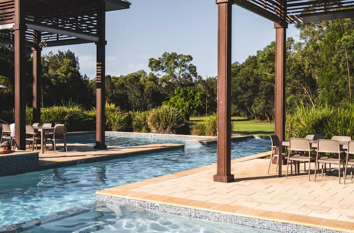 Noosa Beach Retreat - Senses Resort - Lake Cootharaba, Queensland