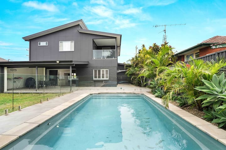 Coastal Family Escape, Pool, Yard & 150m To Beach - Shellharbour