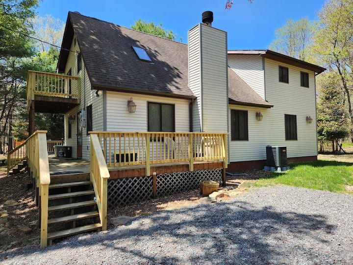 Saltbox Lodge - Game Room - Fireplace And Deck - Albrightsville, PA