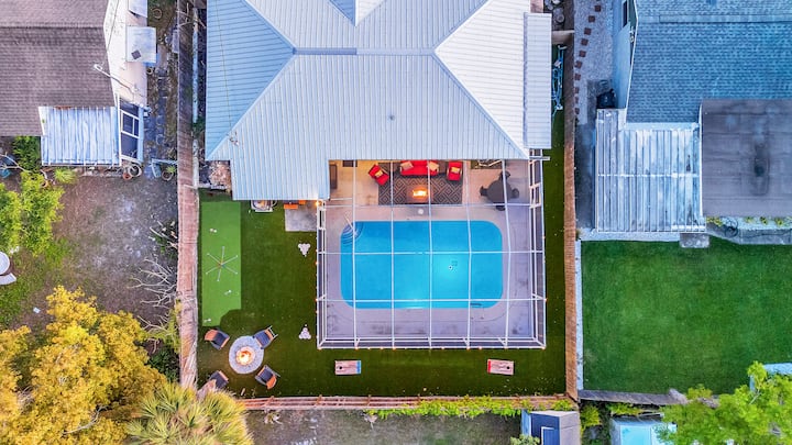 3 Br Tampa Pool Home - Putting Green | Firepit - Tampa, FL