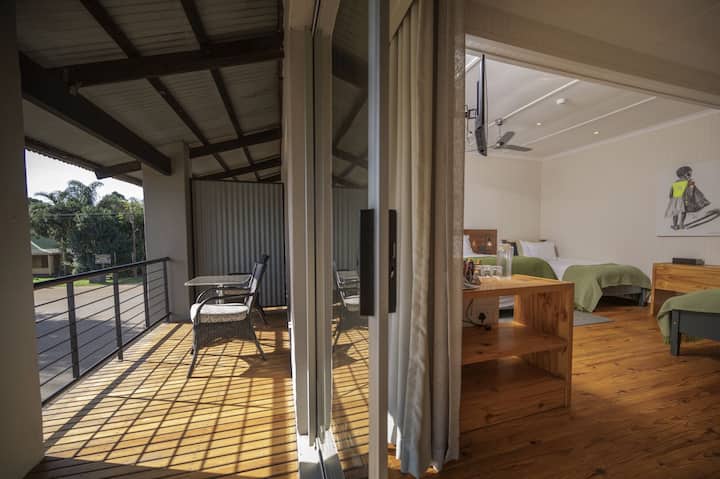 Family Artist Room (2 Adults +1 Child) - Graskop