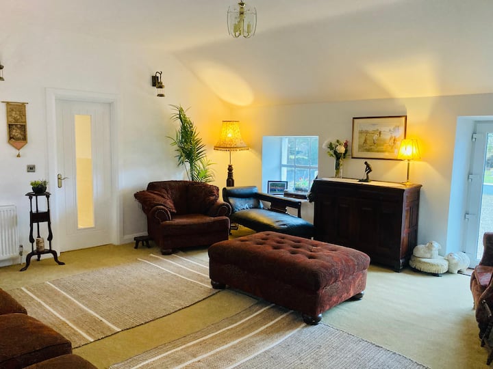 3 Bed Barn - Sleeps 4 - Parking - Golf - Alpacas - Londonderry