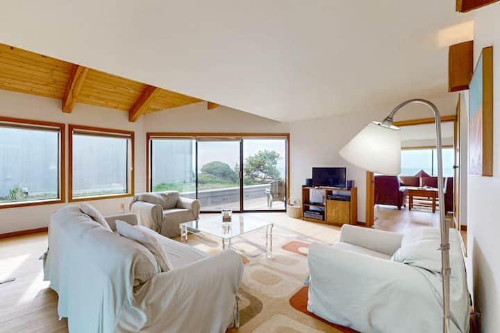Sea-view Residence With Private Hot Tub - Sea Ranch, CA