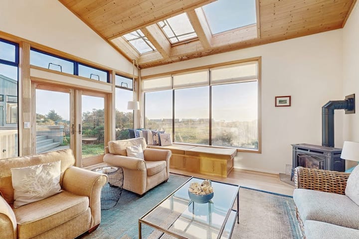 Hilltop Escape On The Meadow - Sea Ranch, CA