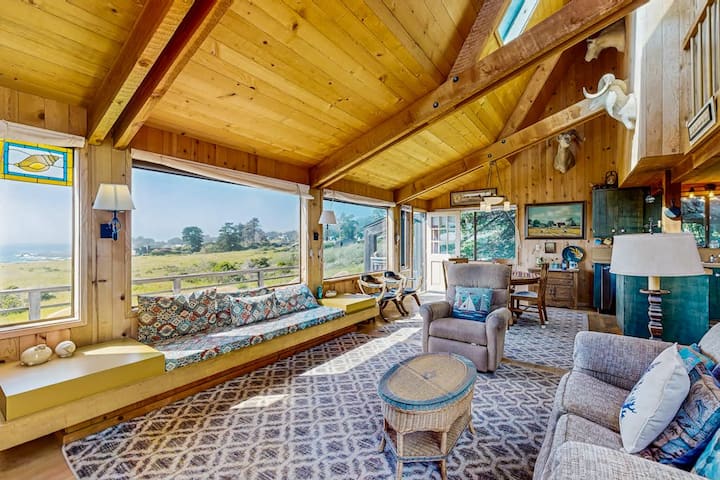 Cozy Bluff Home, Welcomes Dogs - Sea Ranch, CA