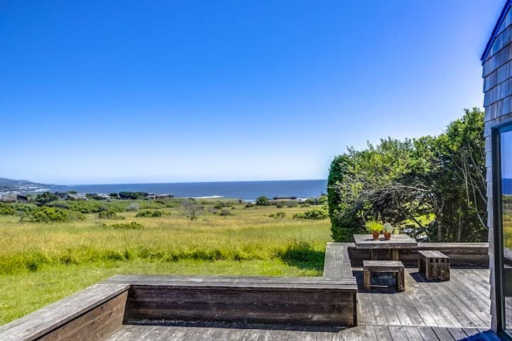 Hilltop House With Fireplace - Sea Ranch, CA