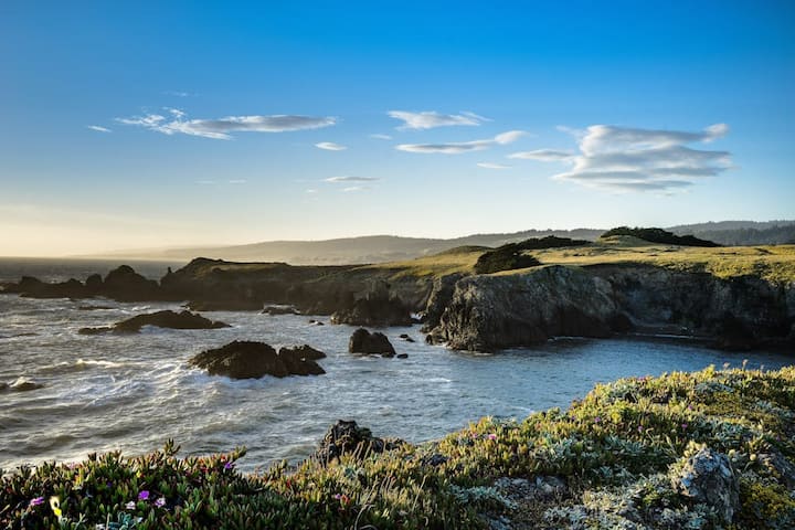 Ocean-view Retreat With Ocean Views - Gualala, CA