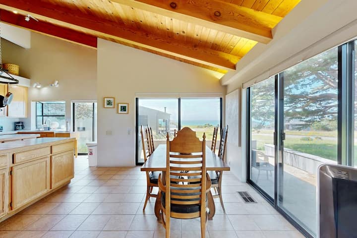 Ocean-view Retreat With Ocean Views - Gualala, CA