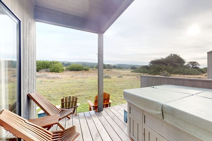 Dog-friendly Sea Ranch Home, Private Hot Tub - Gualala, CA