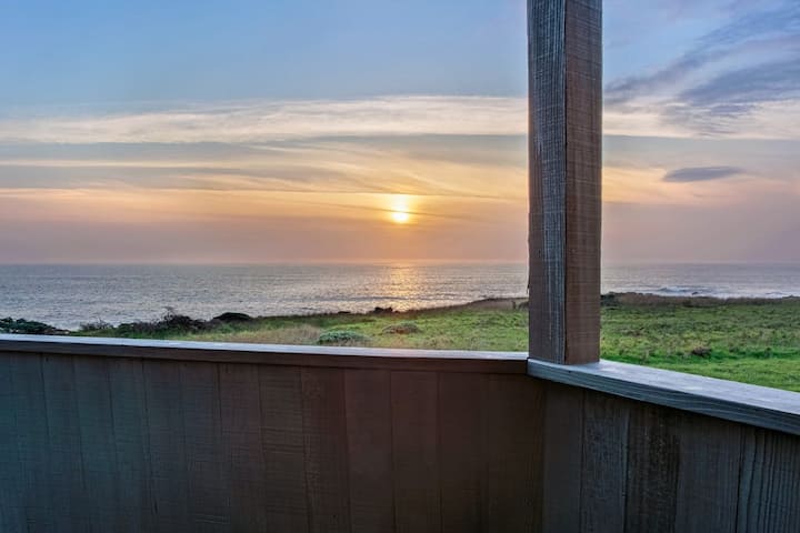Oceanfront Retreat Steps From Pebble Beach - Sea Ranch, CA