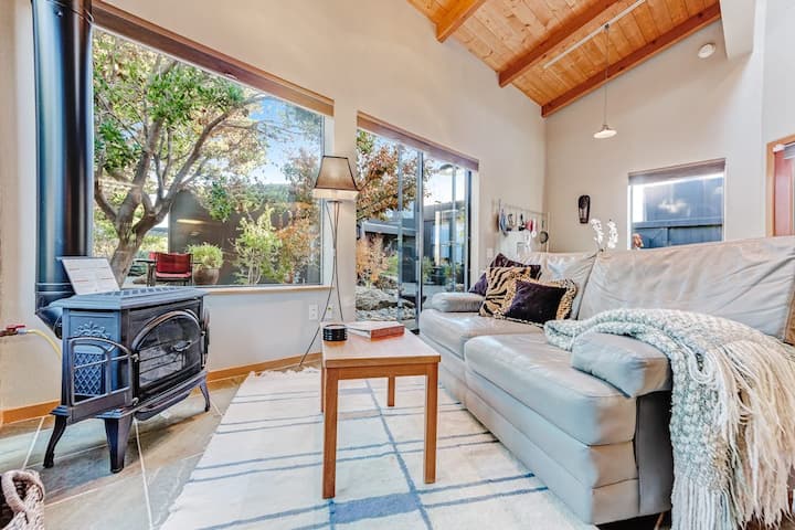 Peaceful Cottage With Private Hot Tub - Sea Ranch, CA