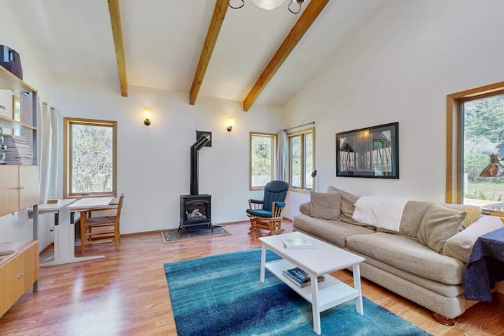 Dog-friendly Cabin With Fireplace - Gualala, CA