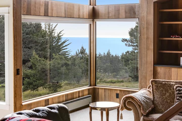 Distant Ocean View Retreat On The Meadow - Sea Ranch, CA