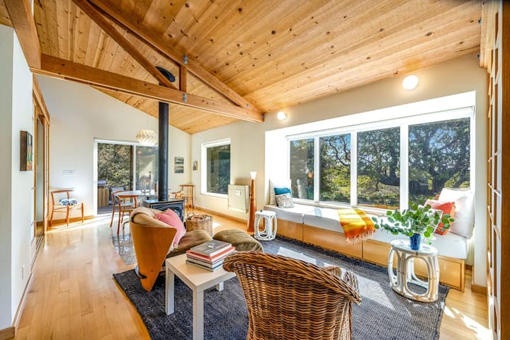 Cozy Cottage, Dogs Welcome - Sea Ranch, CA