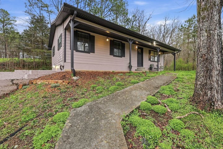 New! Modern Mcdonald Ranch Serene Wooded Escape - Cleveland, TN